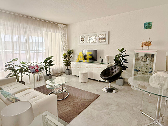 Appartement à vendre - Saint-Raphaël, Centre-ville - 2 pièces - 1 chambre