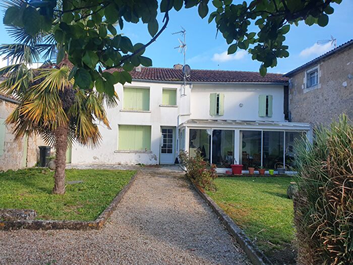 Maison 10 pièces à Rioux, à vendre