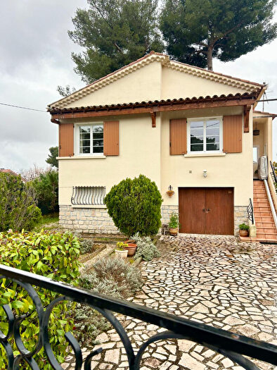 Maison à vendre - Toulon, Les Routes - 6 pièces - 4 chambres