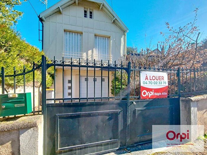 Maison à louer - Néris-les-Bains - 2 pièces - 1 chambre