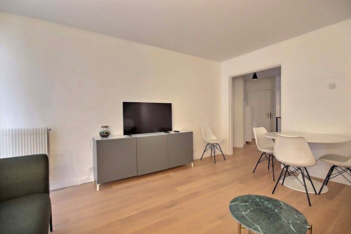 Appartement à louer - Saint Lambert, Paris ème arrondissement - 2 pièces - 2 chambres