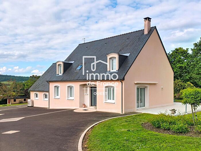Saint-Georges-sur-Erve : Maison 9 pièces à vendre