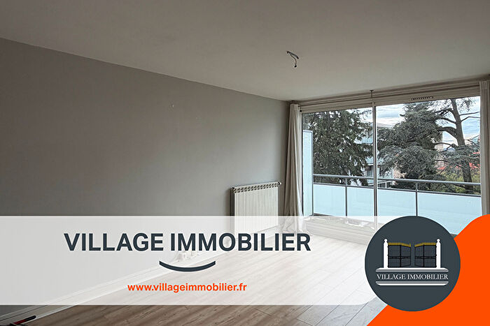 Appartement à louer - Saint-Priest, Village - 3 pièces - 2 chambres