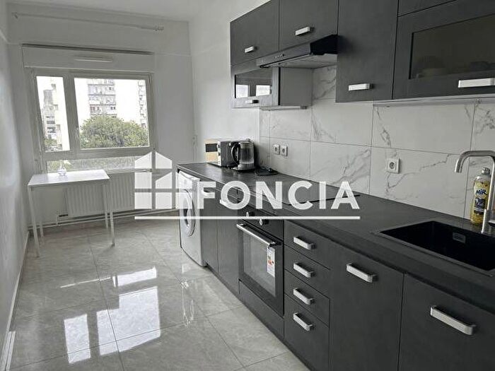 Appartement à louer - Barbâtre-Saint Remy-Verrerie, Reims - 2 pièces - 1 chambre