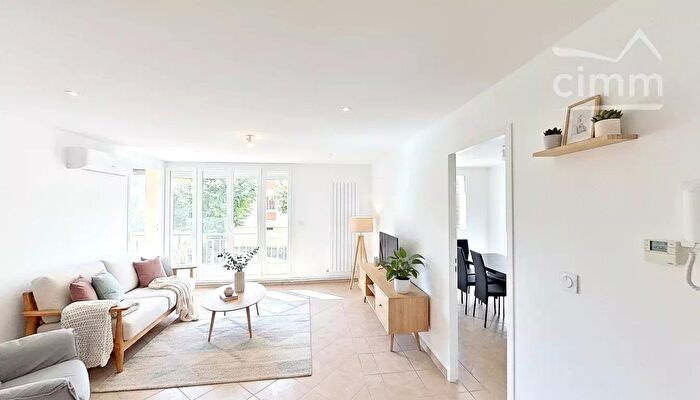 Vaulx-en-Velin, Village : Appartement 2 pièces à vendre