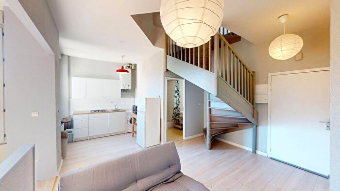 Appartement à louer - Hyper Centre-Vieille Ville, Saint-Étienne - 2 pièces - 1 chambre