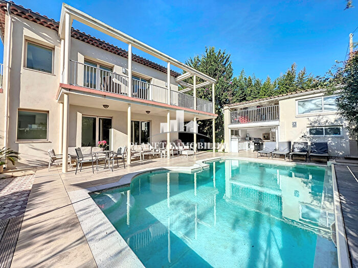 Maison à vendre - Antibes, Antibes-les-Pins, Trianon, Le Fournel, Peyregoue - 10 pièces - 8 chambres