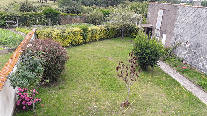 Maison à louer - La Salle-et-Chapelle-Aubry - 10 pièces - 5 chambres