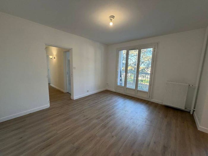 Le Bourg-Les Chenevières-Chantavot-Zone Industrielle, Domène : Appartement 3 pièces à louer