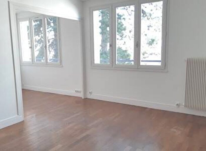 Appartement à louer - centre Ville-La Chartonnière-La Barre, Villefranche-sur-Saône - 4 pièces