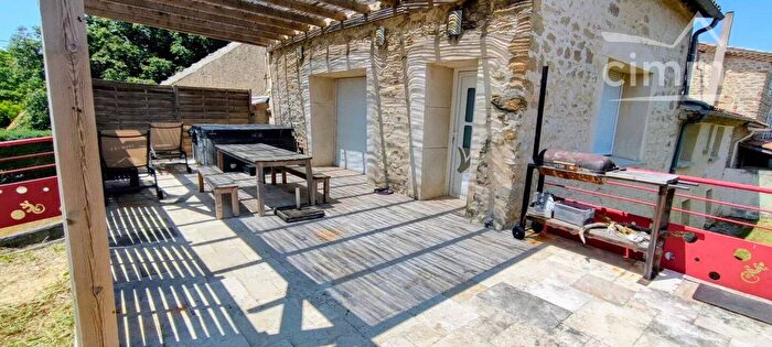 Maison à louer - Nord, Chabeuil - 5 pièces - 2 chambres