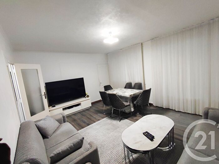 Appartement à vendre - Vaulx-en-Velin, Village - 4 pièces - 3 chambres