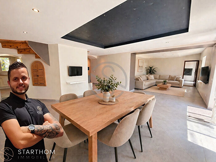 Maison à vendre - Saint-Hilaire-de-la-Côte - 8 pièces - 4 chambres