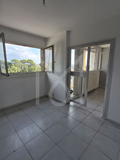 Appartement à vendre - Salon-de-Provence, Lurian, Guinemer, Basses Viougues - 4 pièces - 3 chambres