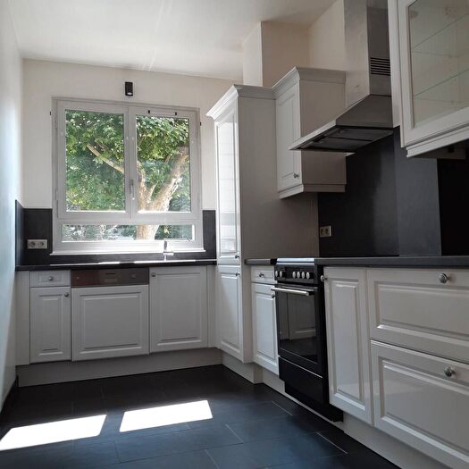 Appartement à louer - Chateau de Vaucresson - 4 pièces - 3 chambres