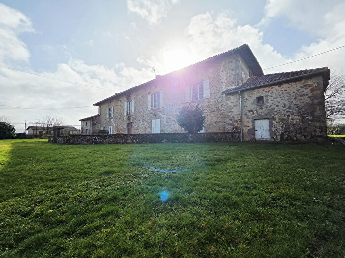 Maison à vendre - Maisonnais-sur-Tardoire - 8 pièces - 5 chambres