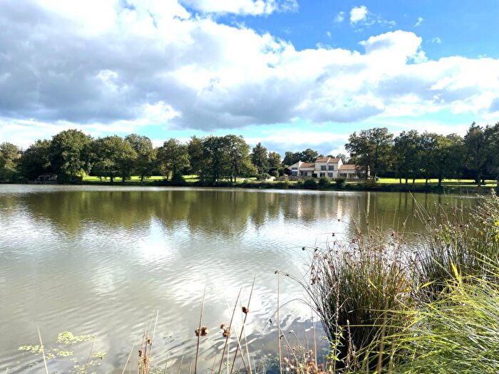 Maison à vendre - Asnières-sur-Blour - 12 pièces - 8 chambres