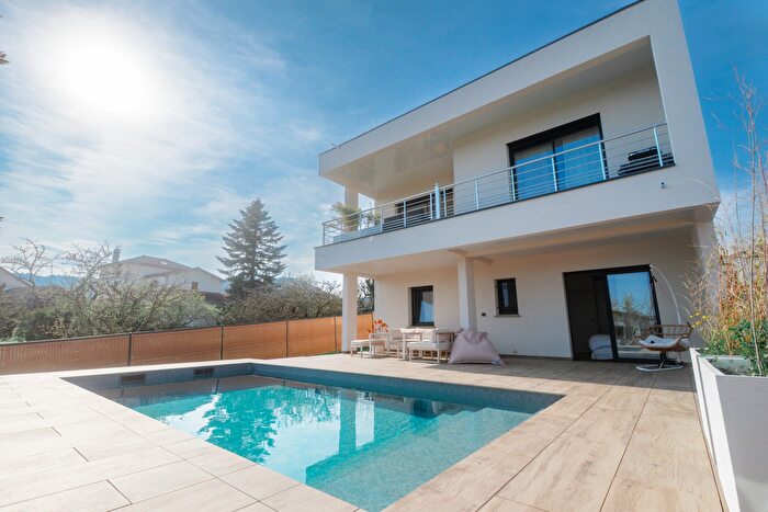 Maison à vendre - Châtel-Guyon - 6 pièces - 4 chambres