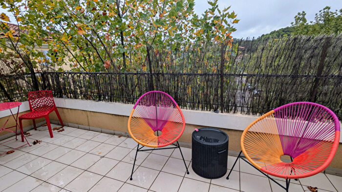 Appartement à louer - Aix-en-Provence, Les Milles - 3 pièces - 2 chambres