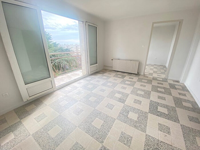 Appartement à louer - Nîmes, Les Oliviers - 4 pièces - 3 chambres