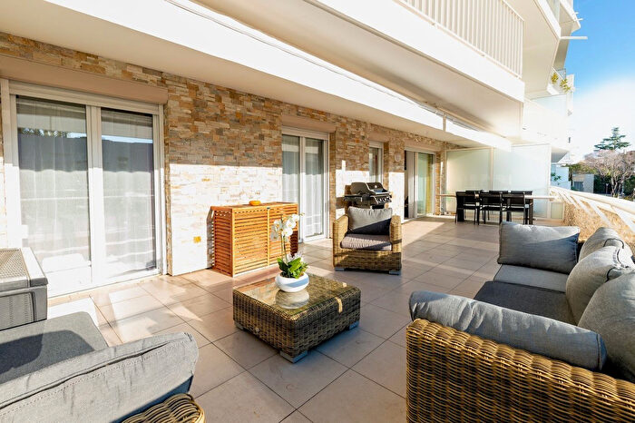 Cannes, Californie Pezou : Appartement 3 pièces à vendre