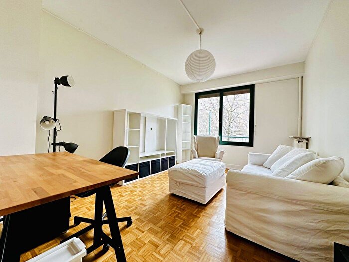 Appartement à louer - Auteuil Sud, Paris ème arrondissement - 2 pièces - 1 chambre