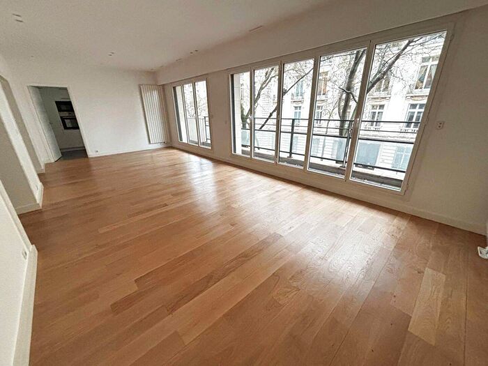 Appartement à louer - Porte Dauphine, Paris ème arrondissement - 3 pièces - 2 chambres