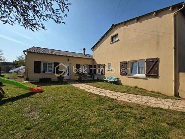 Maison 11 pièces à Lezay, à vendre