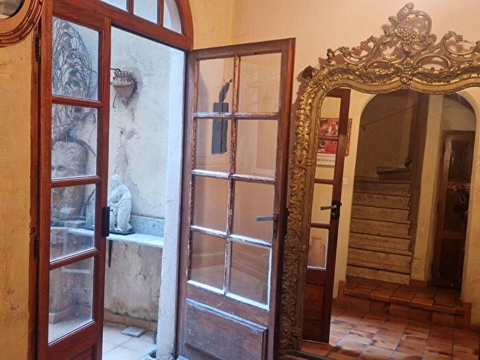 Arles, Centre-ville : Maison 9 pièces à vendre