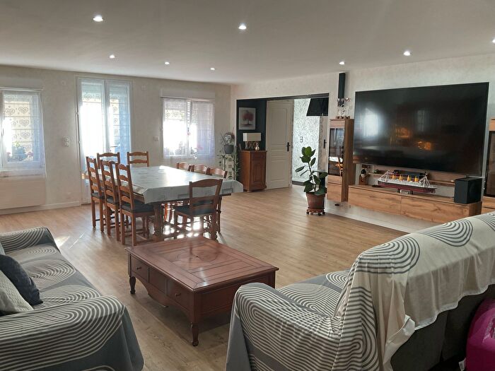 Maison à vendre - Le Gué-dAlleré - 8 pièces - 4 chambres