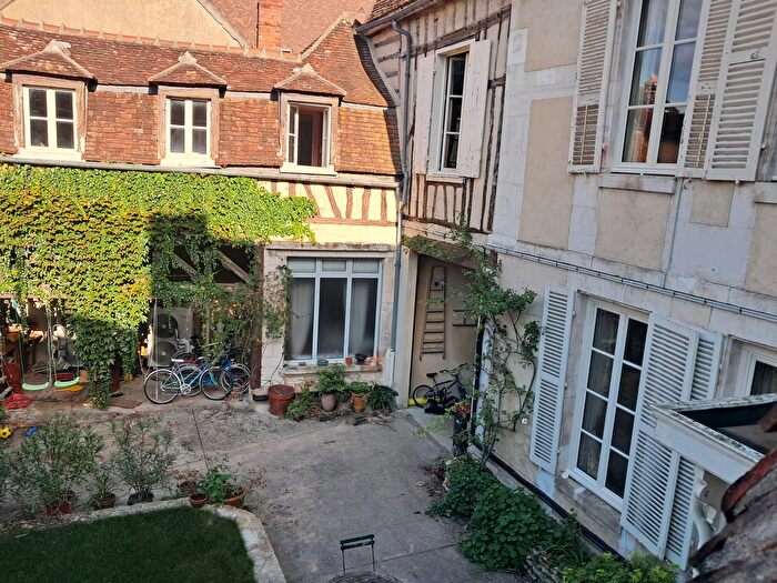 Maison à vendre - Auxerre, Centre-ville - 13 pièces - 6 chambres