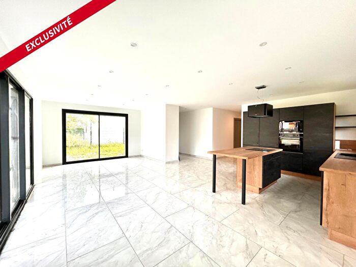 Maison à vendre - Chilly-le-Vignoble - 5 pièces - 4 chambres