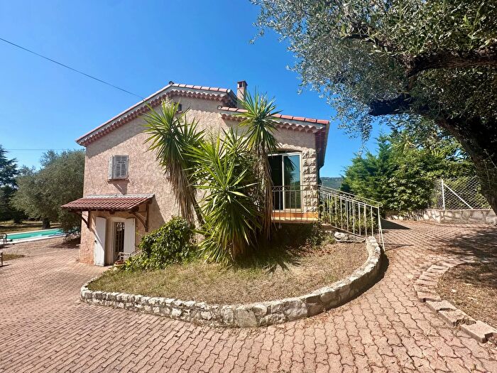 Maison 5 pièces à Contes, à vendre