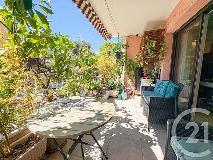 Appartement à vendre - Cavalaire-sur-Mer, Centre-ville - 4 pièces - 3 chambres