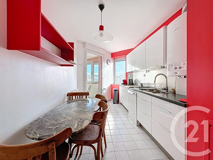 Appartement à louer - Lyon e  - 4 pièces - 3 chambres