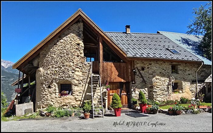 Maison 7 pièces à Champcella, à vendre