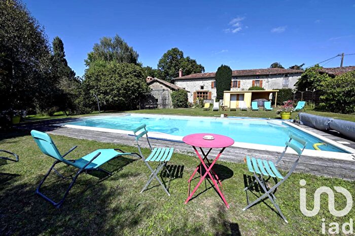 Maison à vendre - Pressignac - 8 pièces - 5 chambres