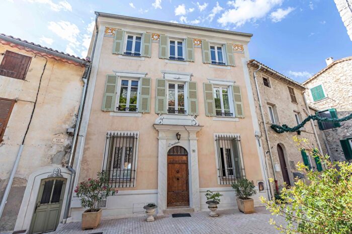 Maison 8 pièces à Carros, à vendre