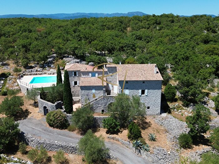 Maison à vendre - Labeaume - 10 pièces - 5 chambres