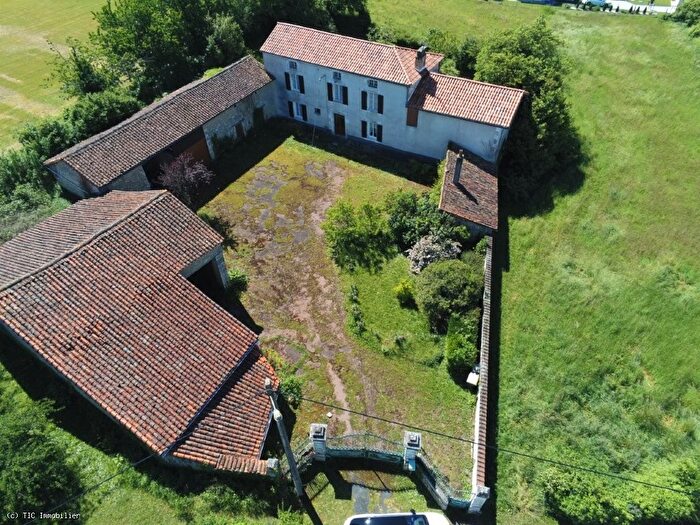Maison 6 pièces à Ruffec, à vendre