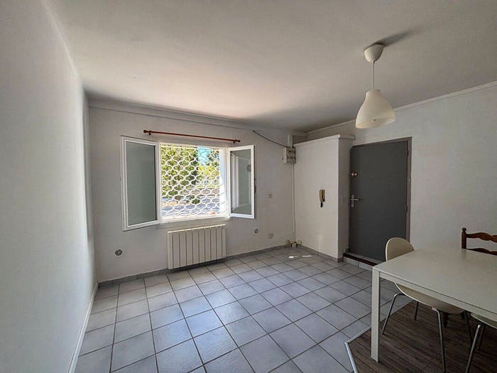 Nevons-route d'Apt, L'Isle-sur-la-Sorgue : Appartement 2 pièces à louer