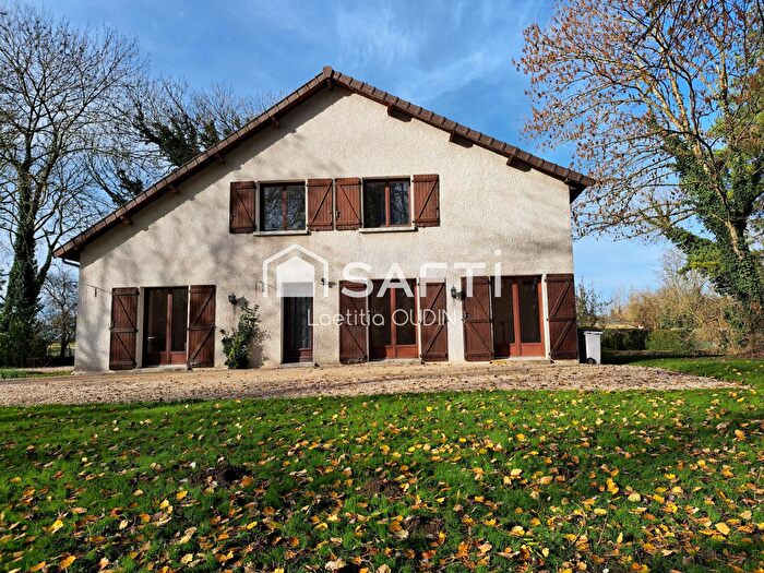 Maison à vendre - Marigny-le-Châtel - 6 pièces - 5 chambres