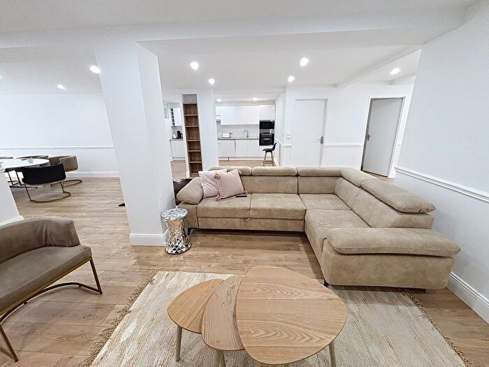 Appartement à vendre - Reims, Centre-ville - 5 pièces - 3 chambres