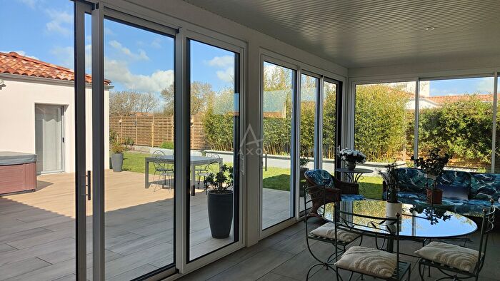 Maison à vendre - Saint-Vincent-sur-Jard - 5 pièces - 3 chambres