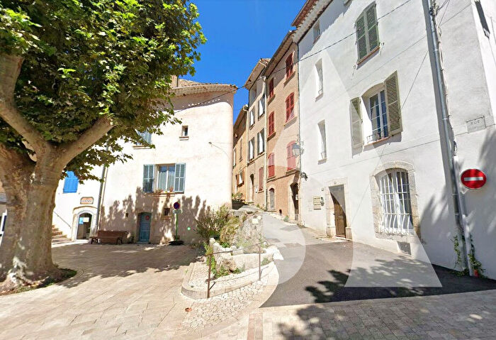 Maison 8 pièces à Villecroze, à vendre