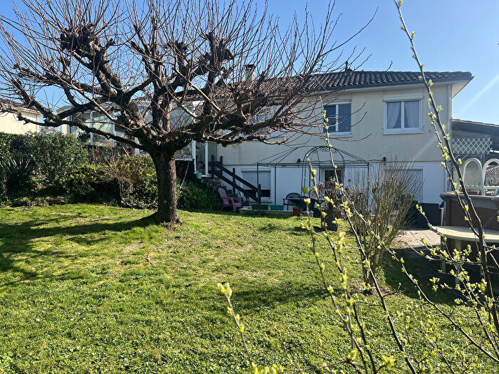 Maison à vendre - Touvre - 5 pièces - 4 chambres