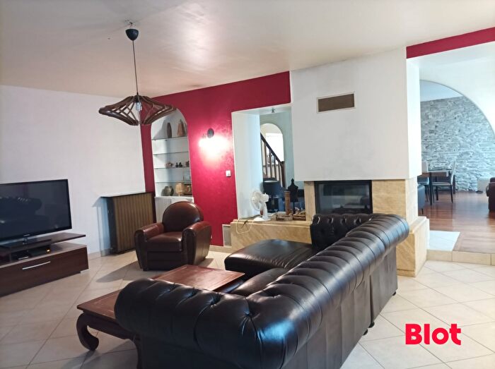 Maison à vendre - Saint-Aubin-des-Landes - 10 pièces - 6 chambres