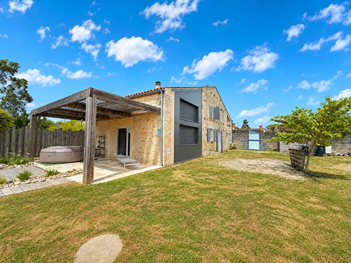Maison 4 pièces à Saint-Hilaire-des-Loges, à vendre