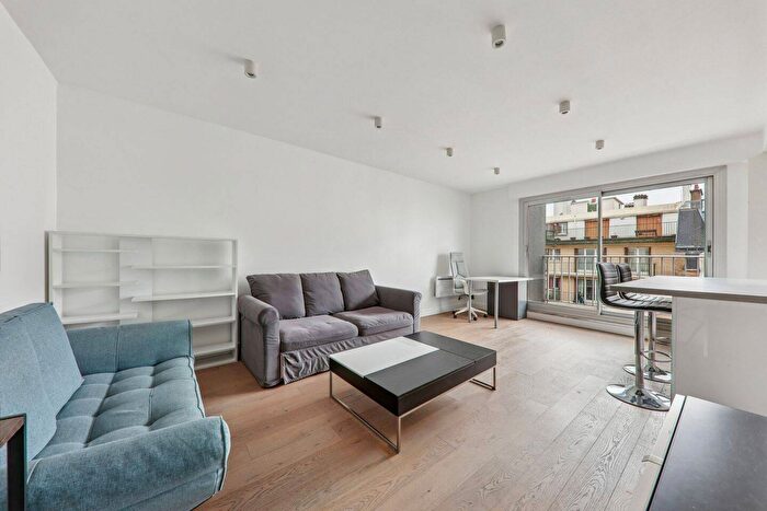 Appartement à louer - Alleray Procession, Paris ème arrondissement - 3 pièces - 2 chambres