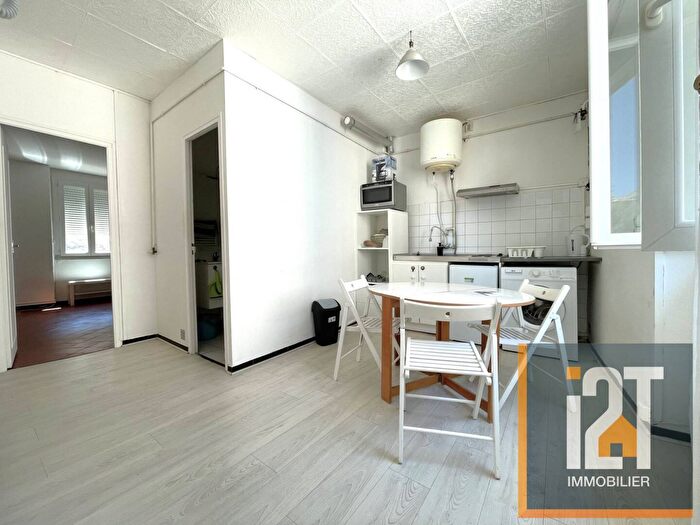 Appartement à louer - Casernes, Nîmes - 2 pièces - 1 chambre